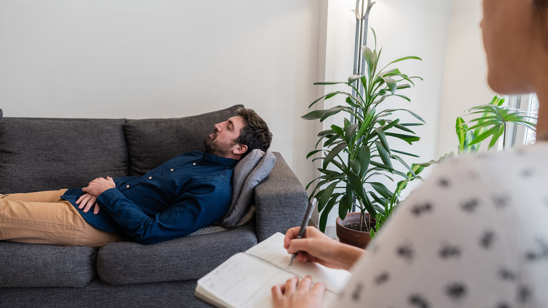 Πώς βοηθά στον ύπνο η κλινική ύπνωση - OW.GR